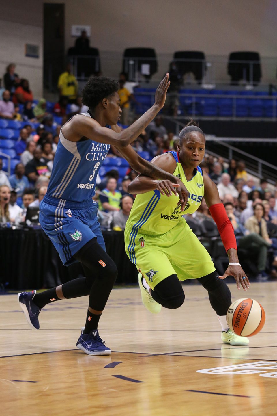 WNBA : Dallas remporte le derby texan dans la douleur - Postup.fr ...