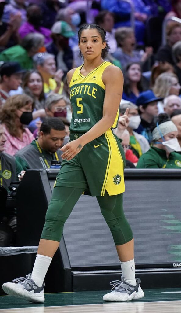 WNBA : Fin de saison pour Gabby WILLIAMS (Seattle) ? - Postup.fr ...